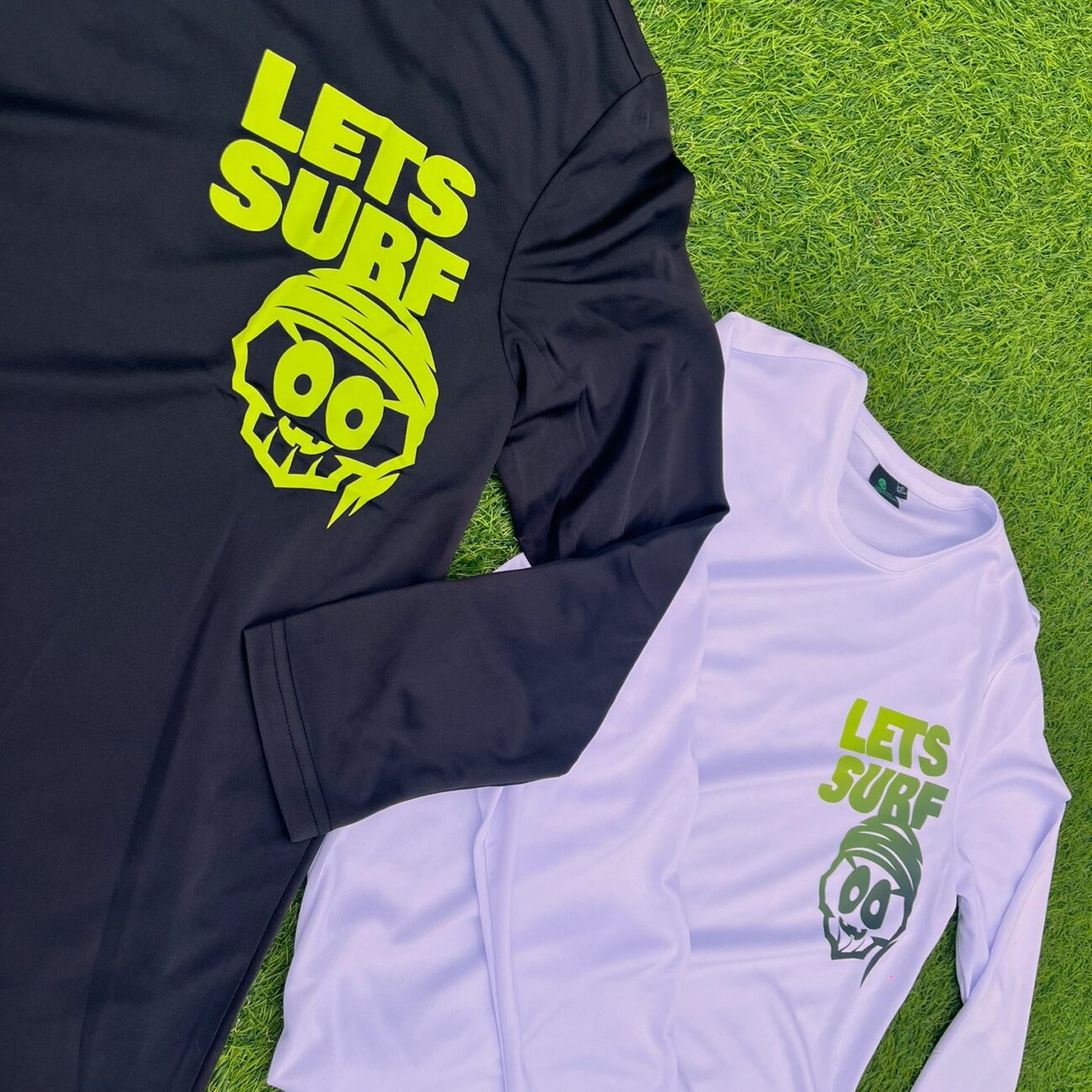 Goofy Waves Rashguard "Let's Surf" - Goofy Waves Watersports Club & Academy
